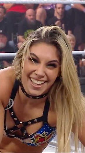 Thea Hail flips the script on Arianna Grace to get the win! 👊 #WWENXT