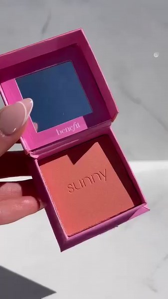 Our boxed cheek powders are just better together — we don't make the rules 🤷‍♀️⁠ ⁠ 🤎 Hoola Toasted matte bronzer⁠ 🍓 Crystah strawberry pink blush⁠ 🧡 Sunny warm coral blush⁠ ✨ Tickle golden pink highlighter⁠ ⁠ 📹: @thatfrenchislandgirl⁠ #beauty #makeup #glam | Benefit Cosmetics